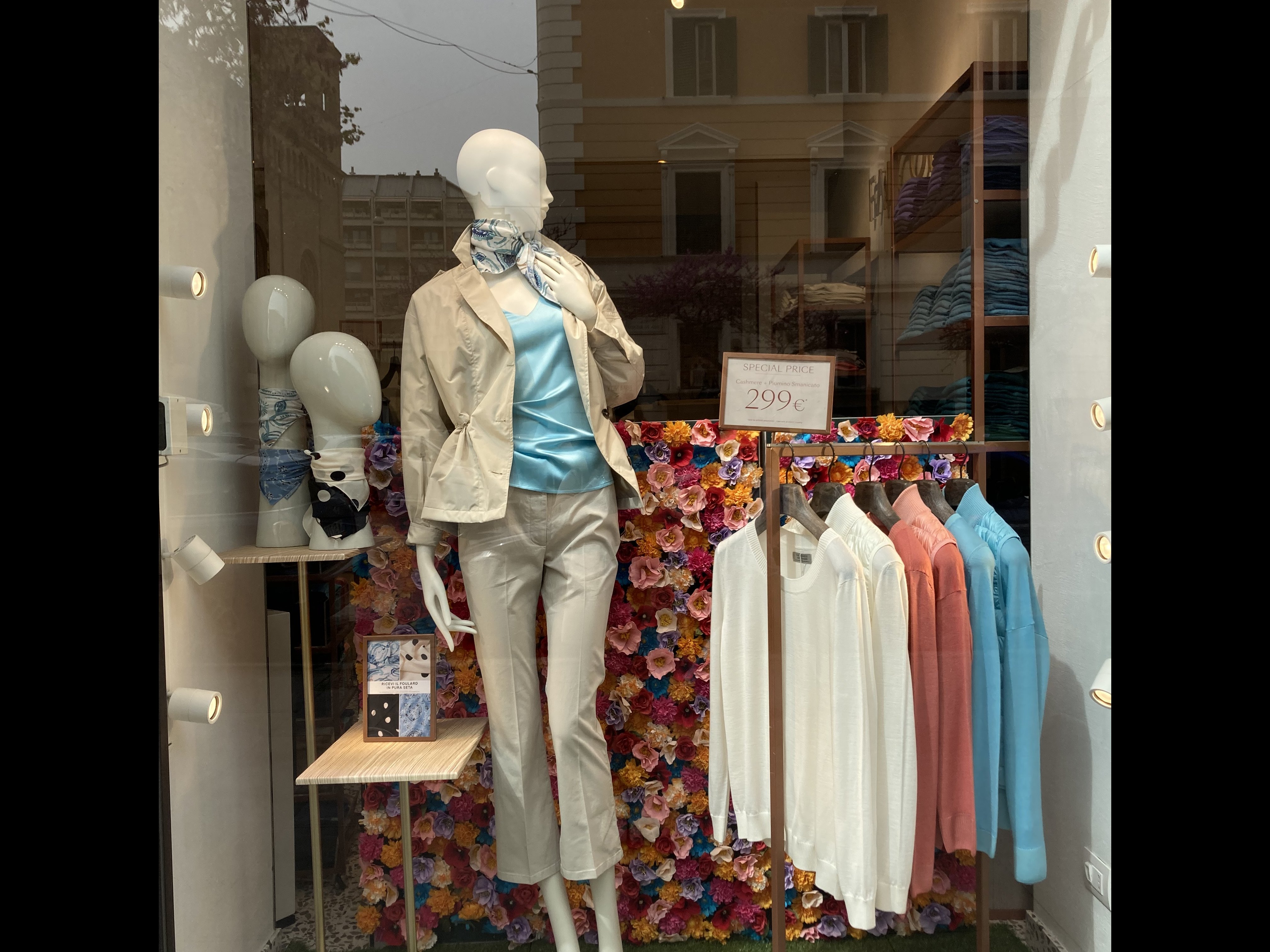 Negozio cashmere e abbigliamento COLA DI RIENZO 117/119, ROMA (RM ...